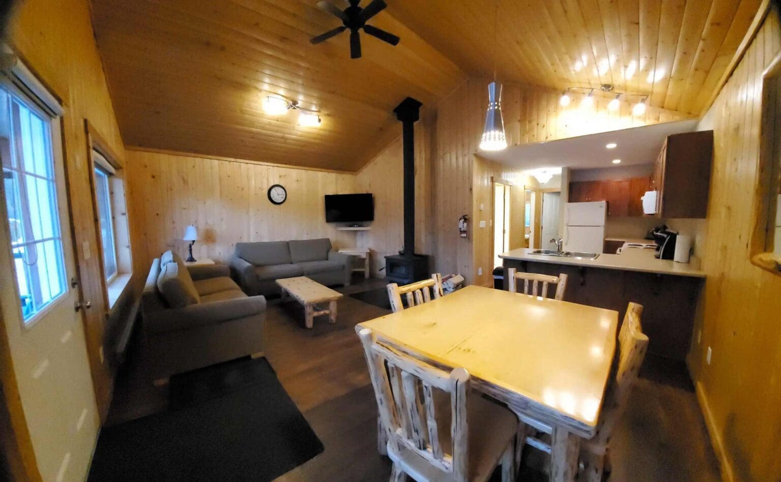 Sunshine Valley RV Park Resort & Cabin Rental - Holiday Trails