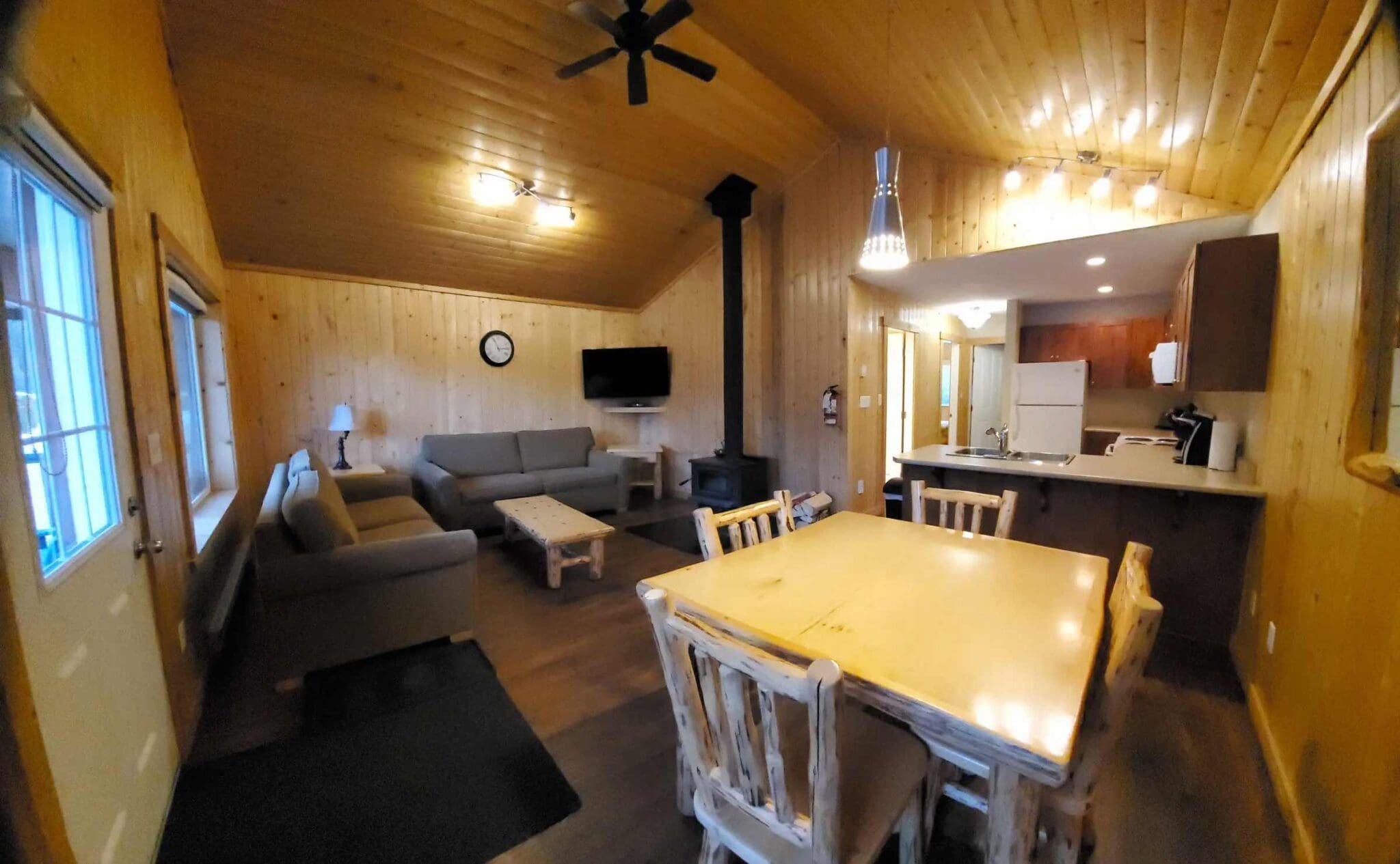 Sunshine Valley RV Park Resort & Cabin Rental - Holiday Trails
